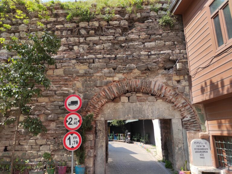 GALATA SURLARI VE KAPILARI